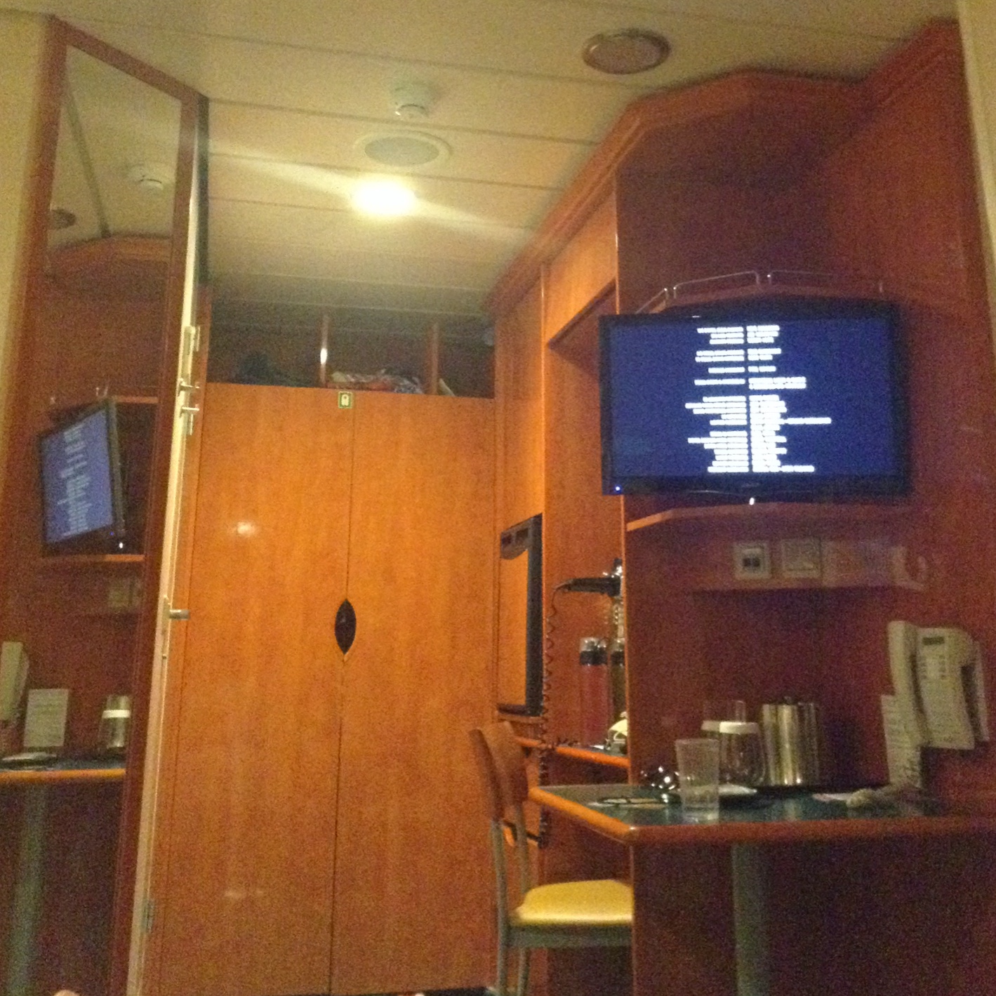 Mid-Ship Inside Stateroom, Cabin Category IB, Norwegian Star