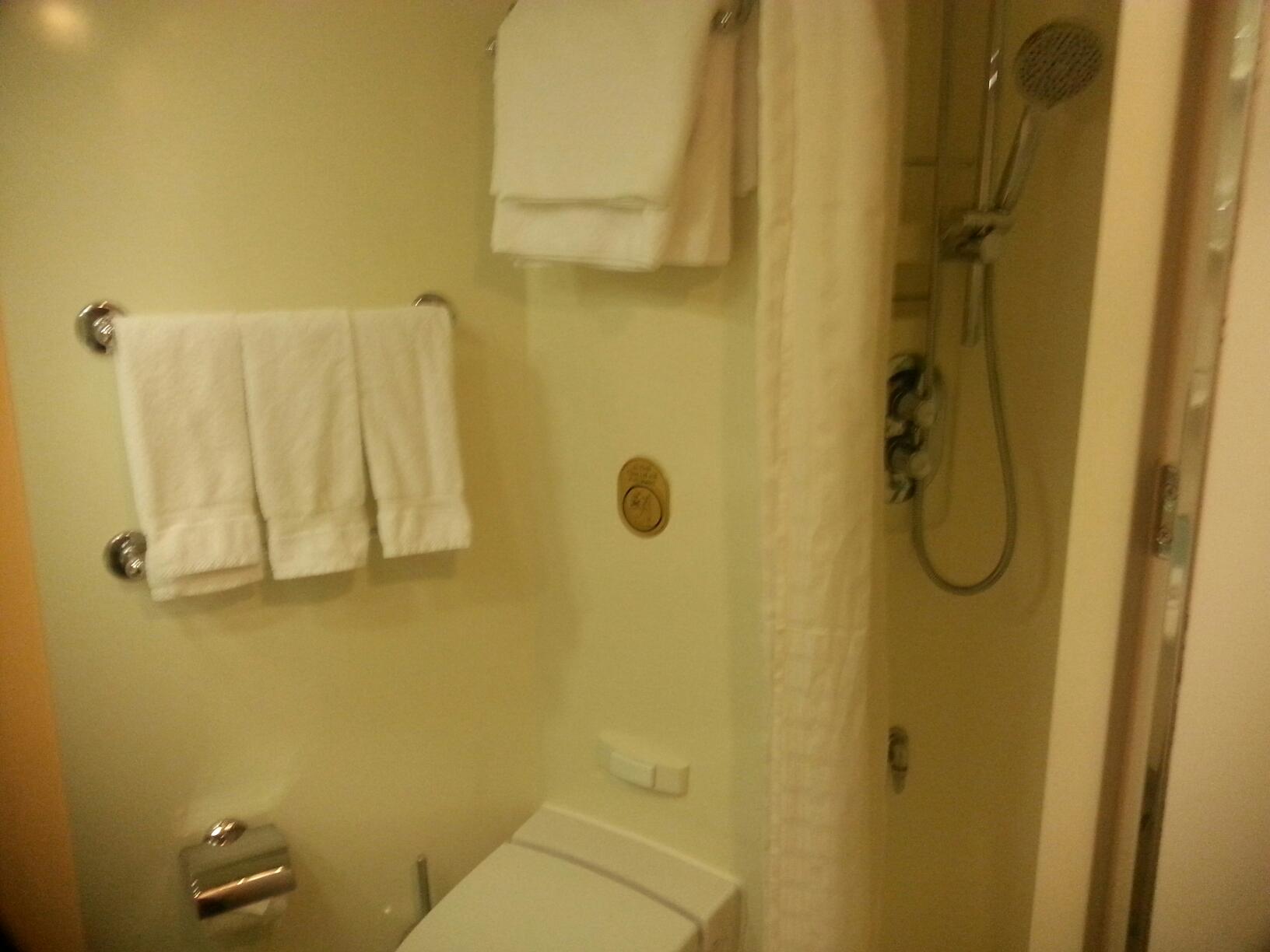 Balcony Stateroom, Cabin Category SV, Diamond Princess