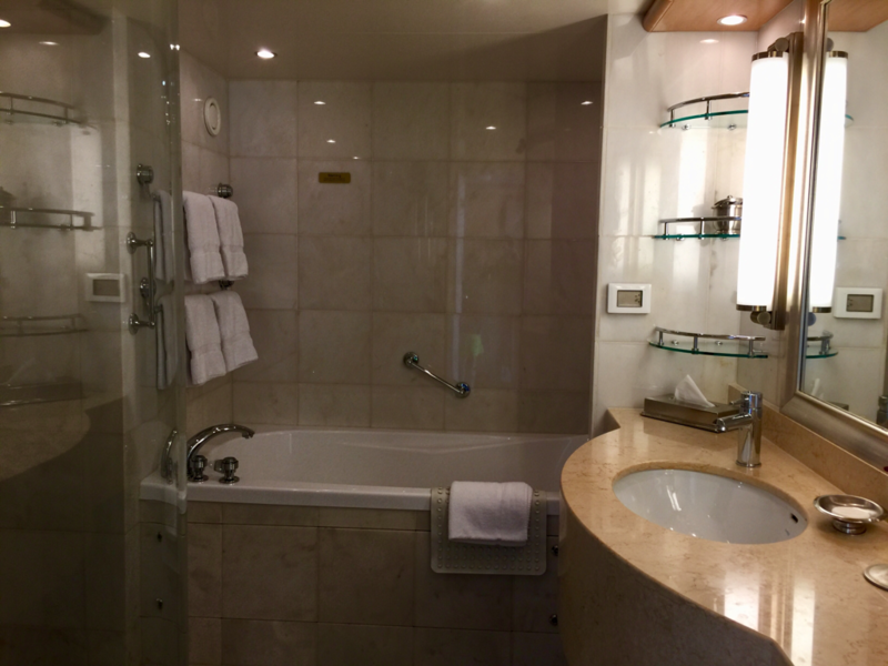 Suite D121 on Royal Princess, Category WW