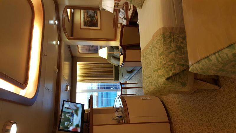 Mini-Suite, Cabin Category MD, Emerald Princess