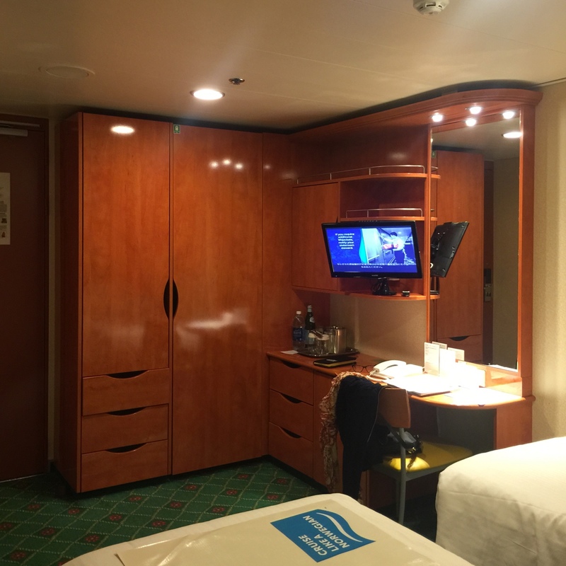 Mid-Ship Inside Stateroom, Cabin Category IB, Norwegian Sun