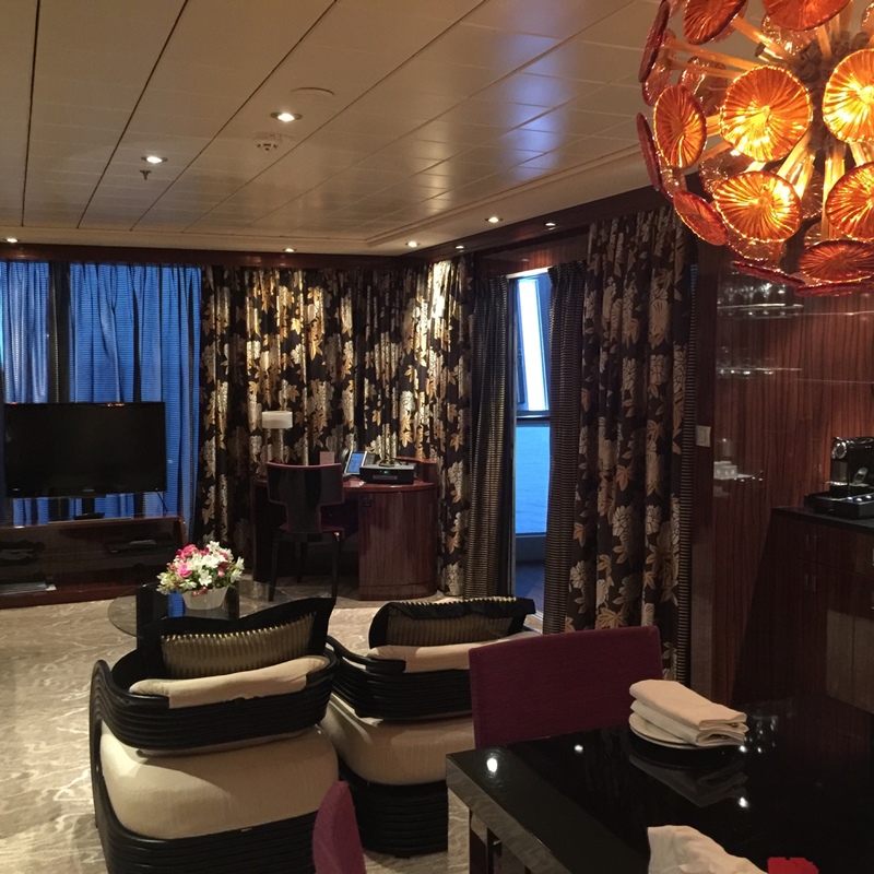 Deluxe Owner's Suite with Large Balcony, Cabin Category H2, Norwegian Epic